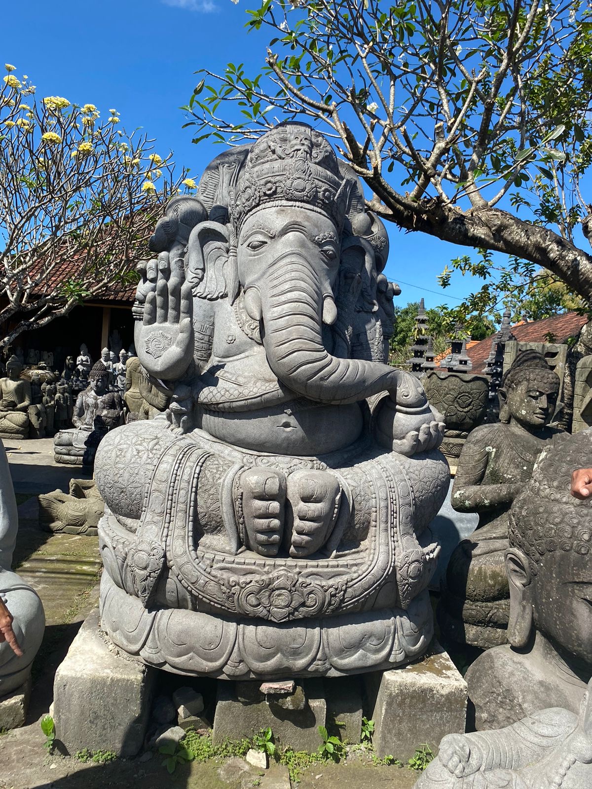 Statue de Ganesh Pierre de rivière sculpté 230cm - SHOP BATU TAMAN